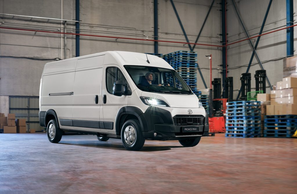 Ahora con el Boxer: Toyota vuelve a estrujar alianza con Peugeot