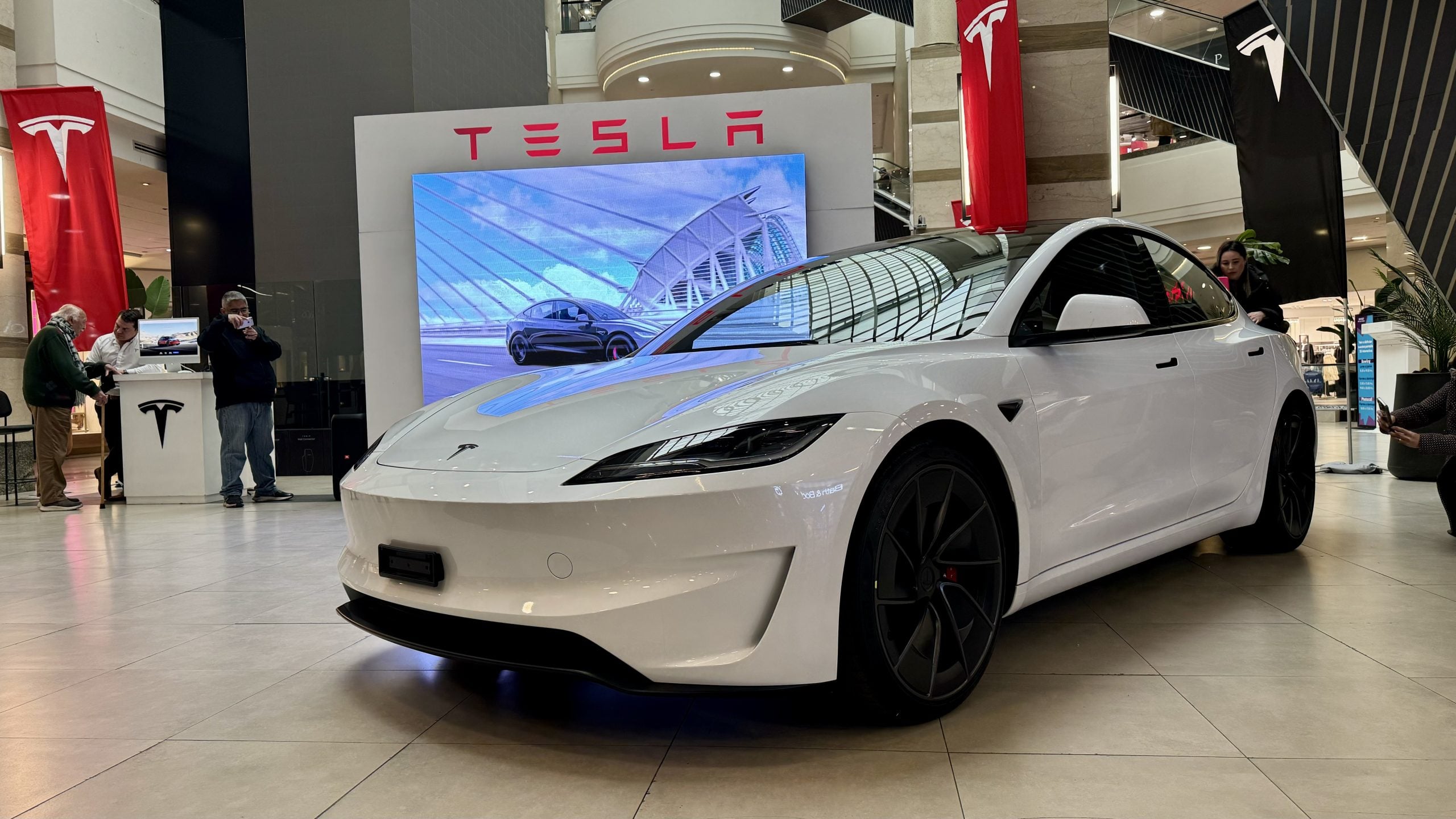 Tesla se entusiasma en Chile y trae el Model 3 Performance