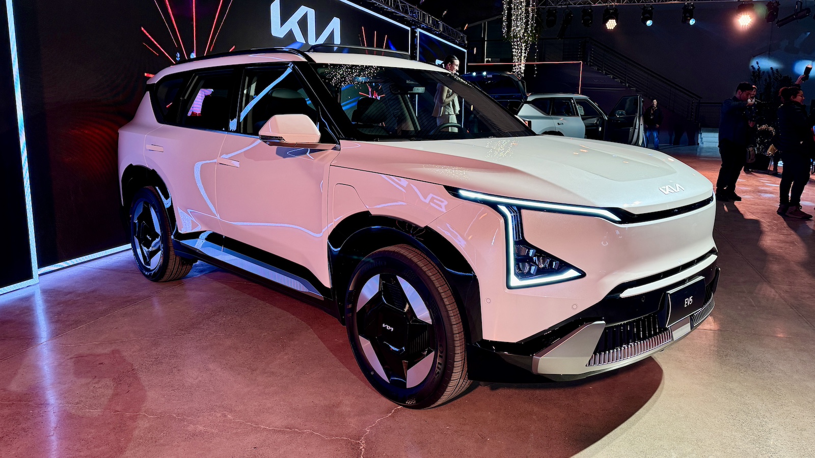 En versiones 2WD y AWD: Kia estrena en Chile el nuevo EV5