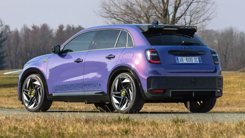 Abarth presenta su crossover eléctrico 600e de 278 hp