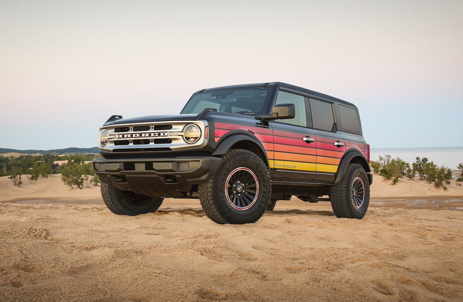 Ford da al Bronco un look retro con este llamativo paquete visual