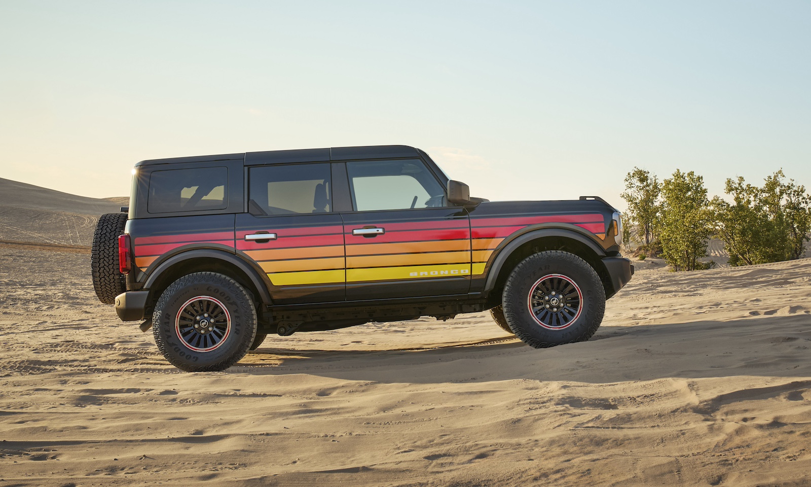 Ford da al Bronco un look retro con este llamativo paquete visual