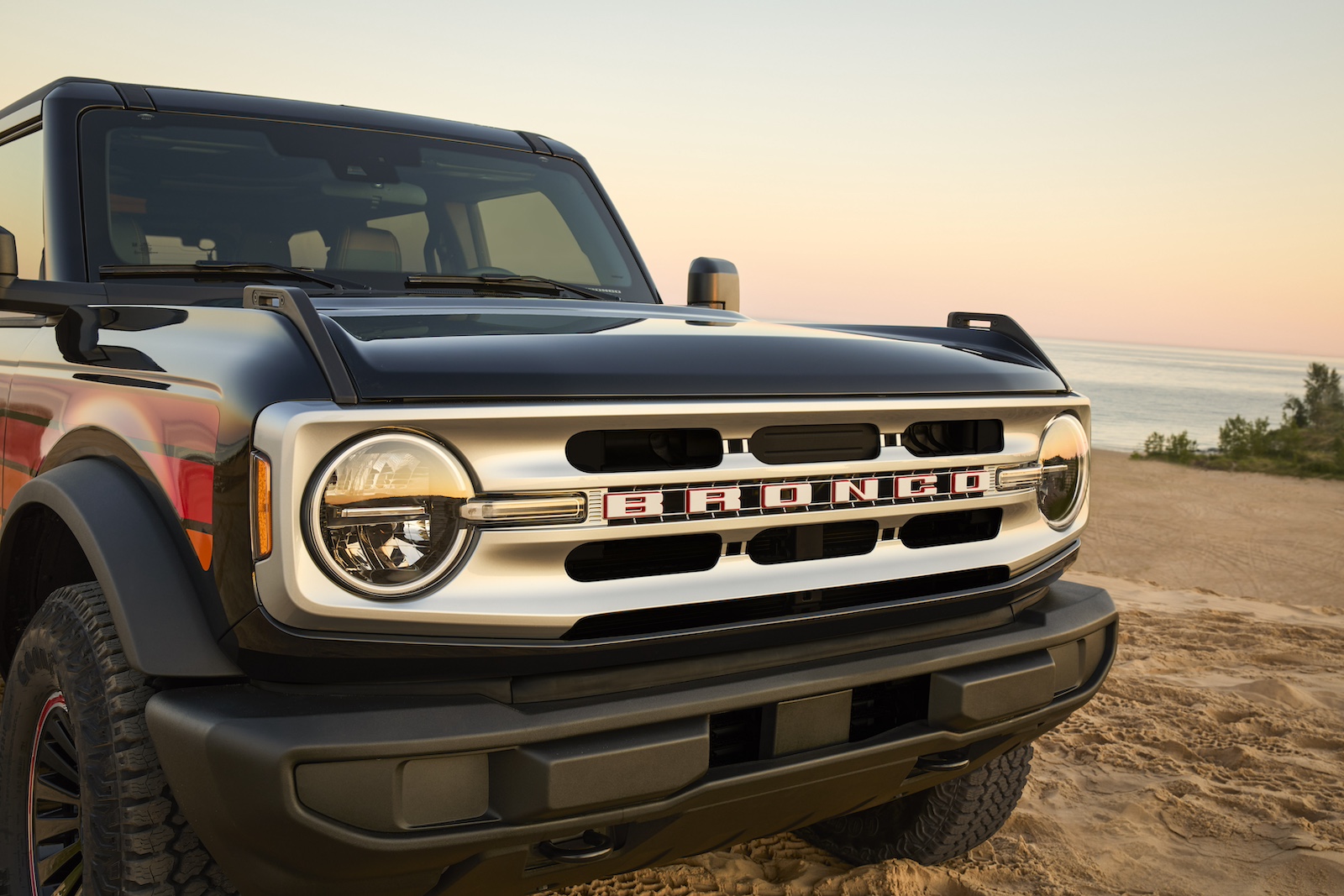 Ford da al Bronco un look retro con este llamativo paquete visual
