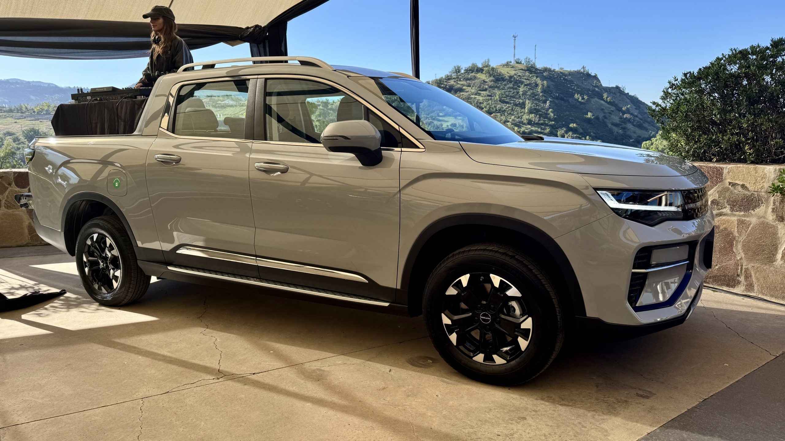 Riddara debuta en Chile con una pick-up 100% eléctrica