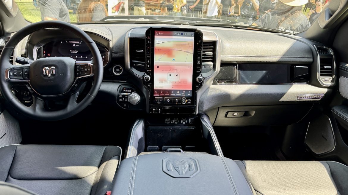 Más fuerza y 2 cilindros menos: Llega a Chile la nueva RAM 1500