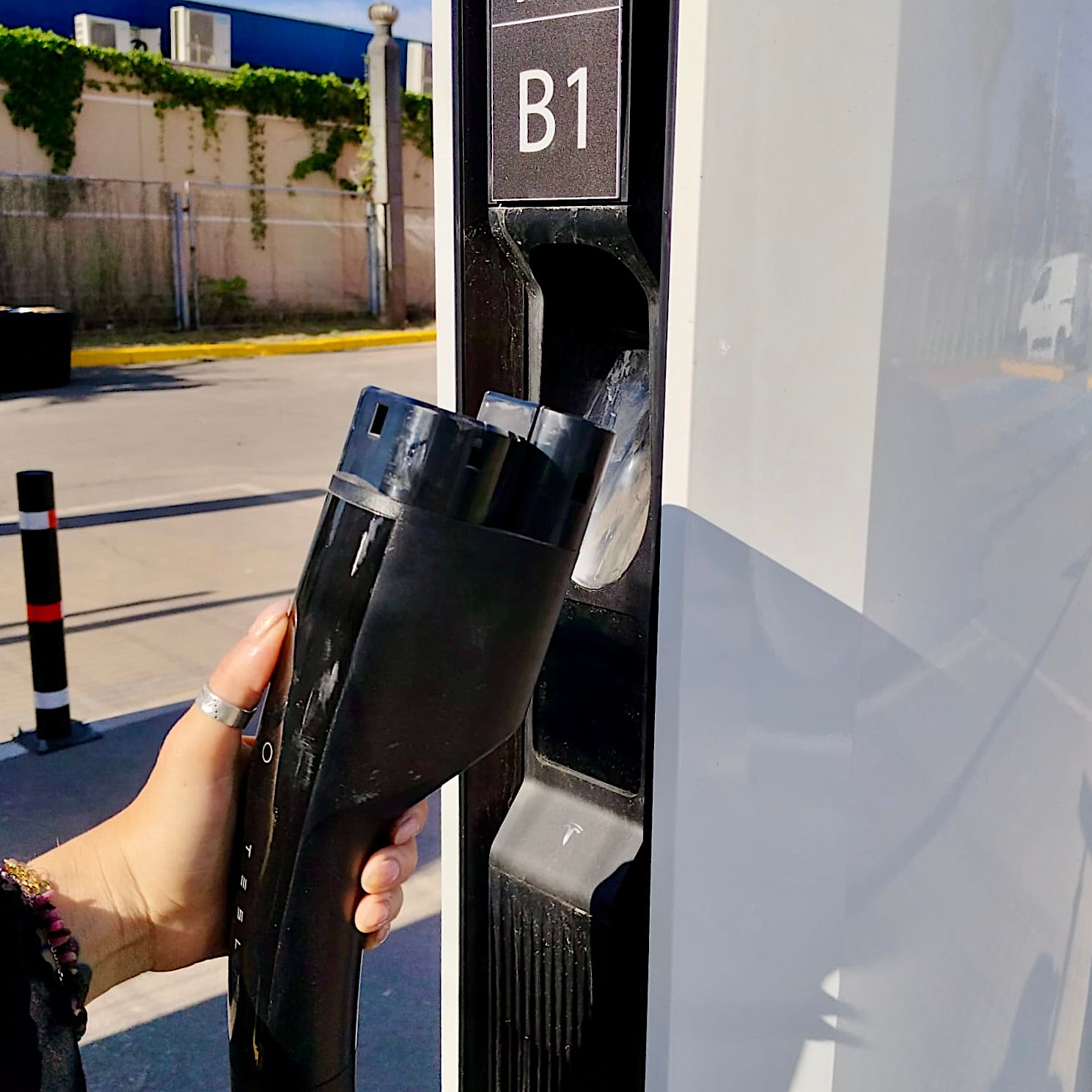 Tesla inaugura en Chile primeros supercargadores de Sudamérica