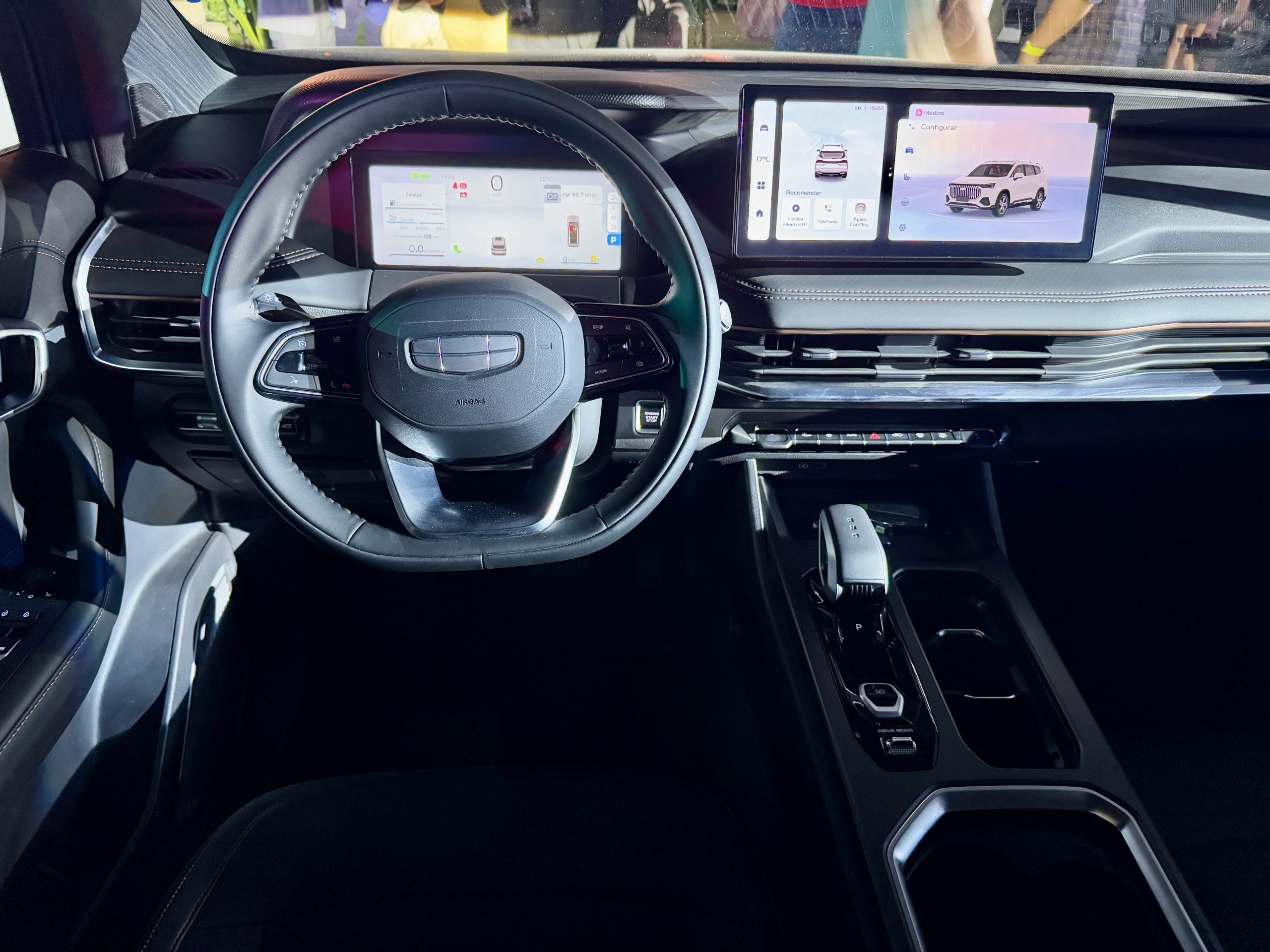 Geely inicia su nueva era con los lanzamientos de dos modelos