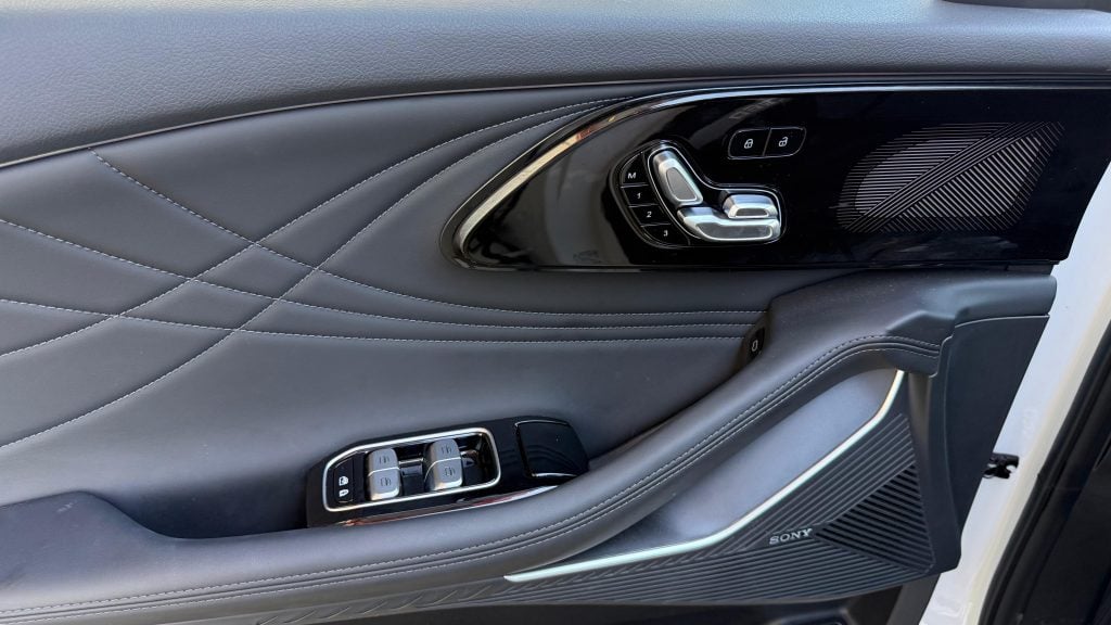 Exeed RX llega a Chile en forma de un estilizado SUV coupé