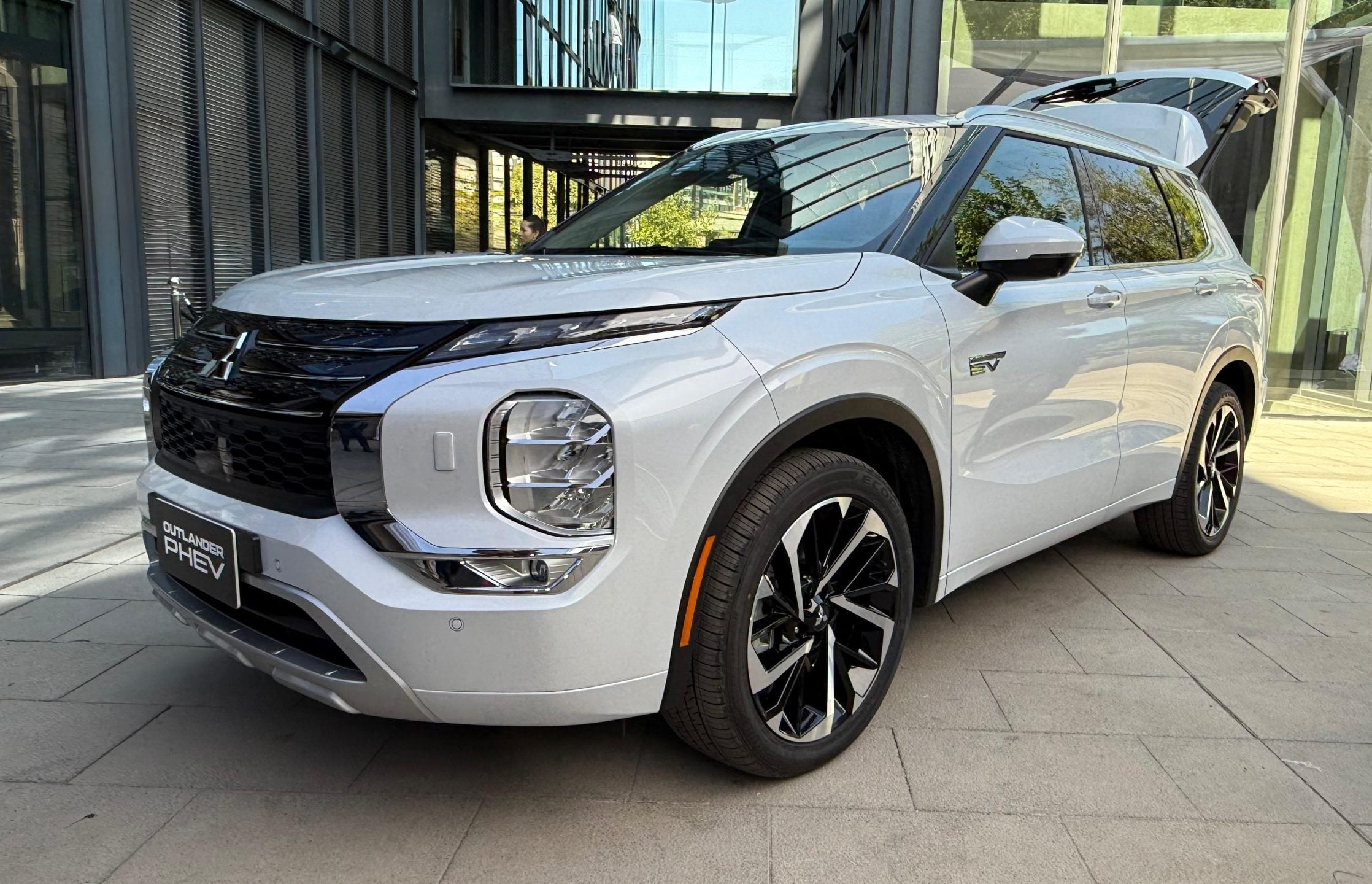 Mitsubishi Outlander PHEV aterriza con eficiencia y seguridad máxima - Rutamotor