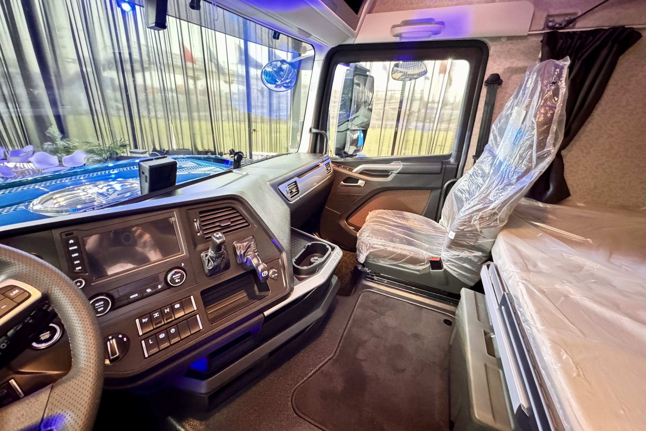 Maco Tattersall presenta en el país el tractocamión FAW J7 2655