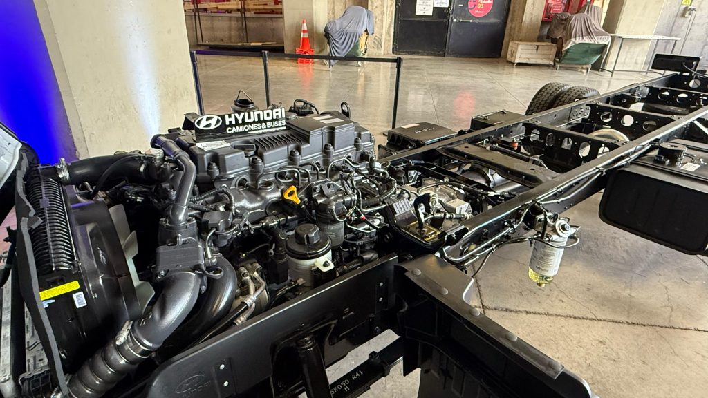 Hyundai Camiones & Buses presenta el nuevo motor 3.9 para el Mighty EX6 ...