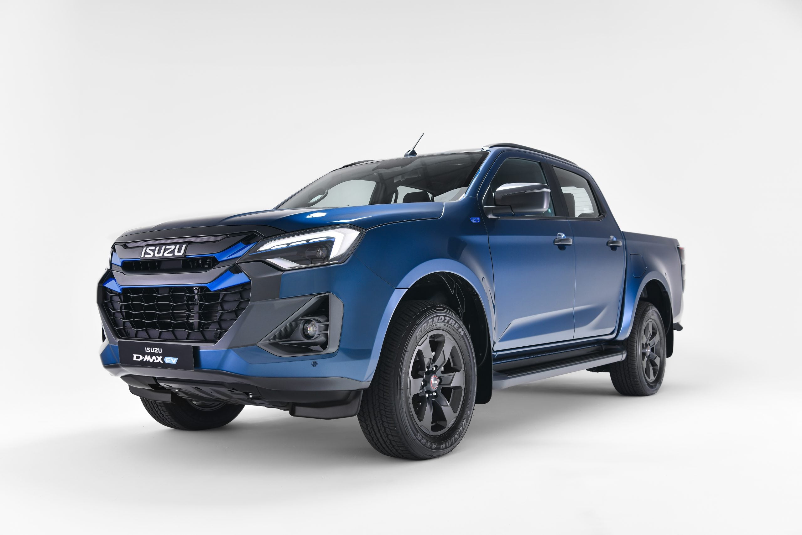 La Isuzu D-Max se transforma en una camioneta 100% eléctrica