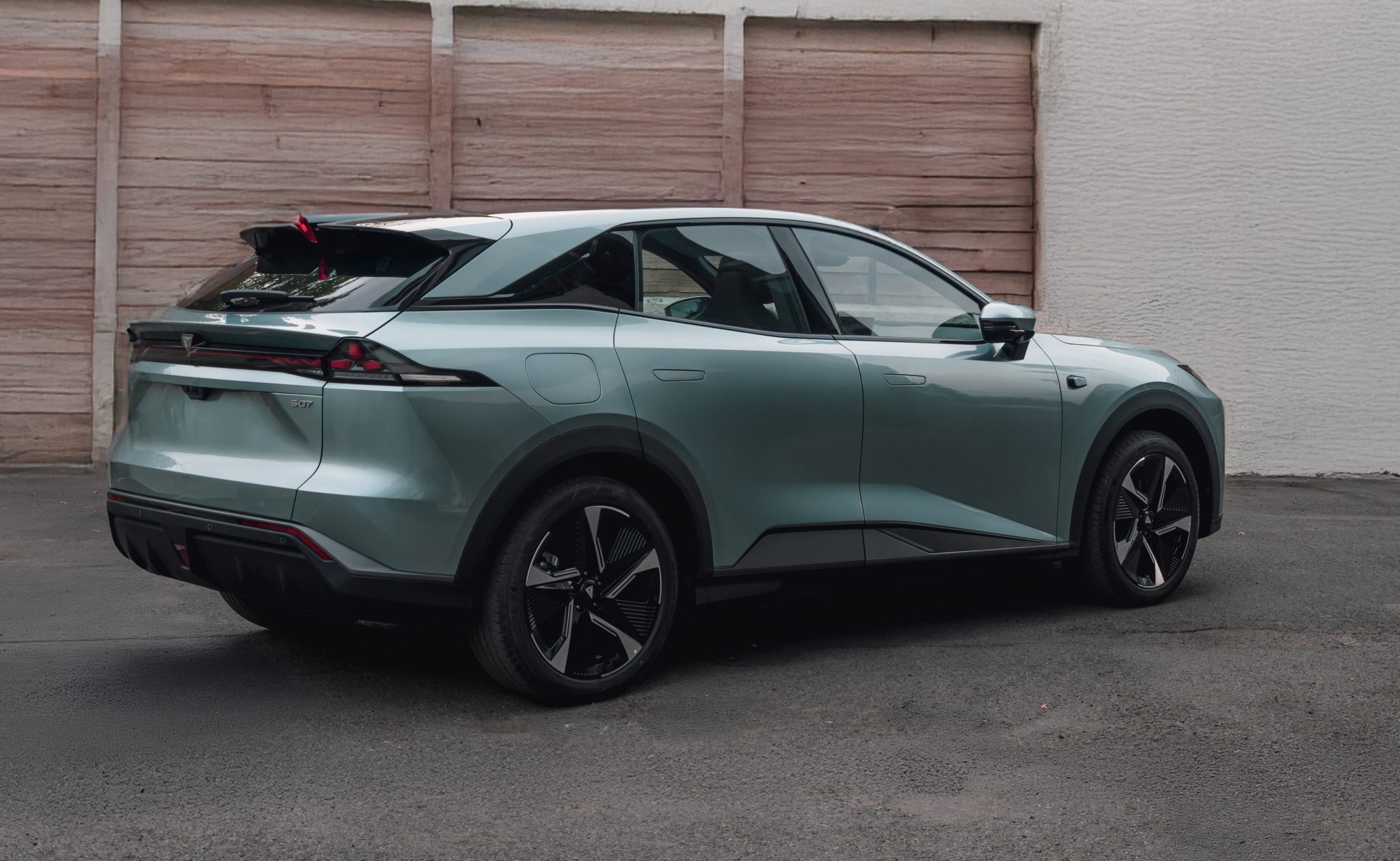 Deepal debuta en Chile con el S07, disponible como EV o EREV