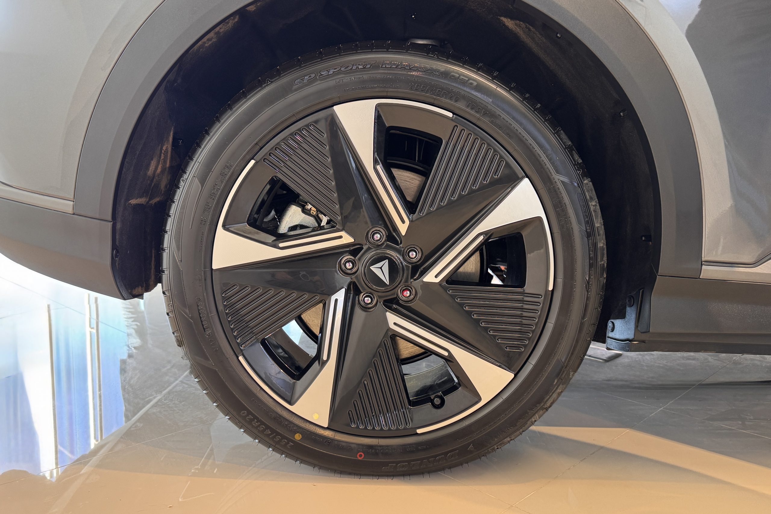 Deepal debuta en Chile con el S07, disponible como EV o EREV