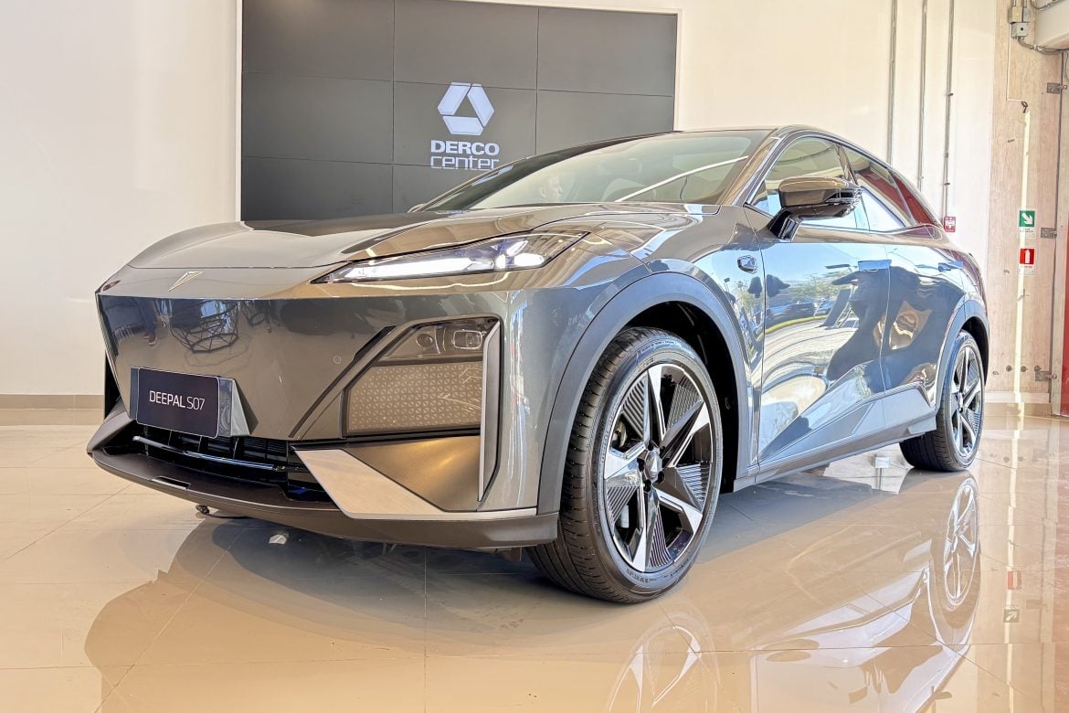 Deepal debuta en Chile con el S07, disponible como EV o EREV