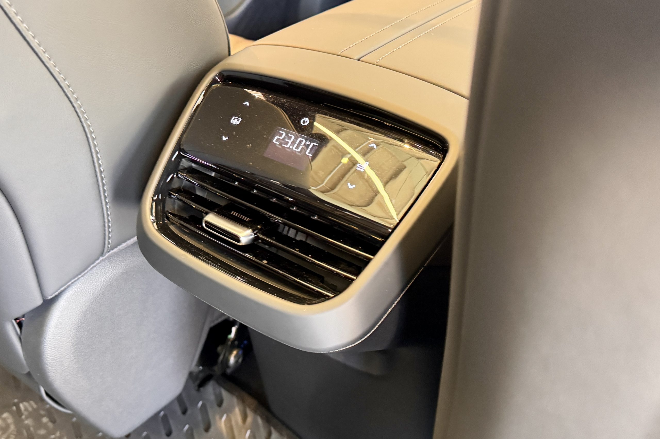 Deepal debuta en Chile con el S07, disponible como EV o EREV