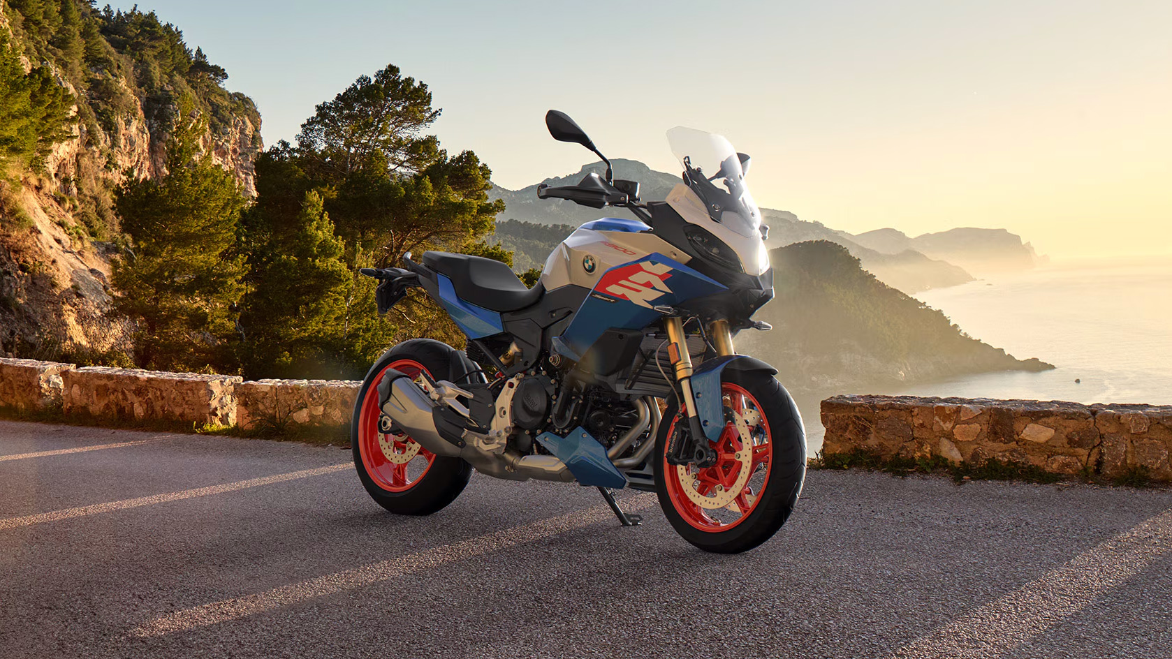 BMW Motorrad, renueva importantes productos de su gama urbana y deportiva