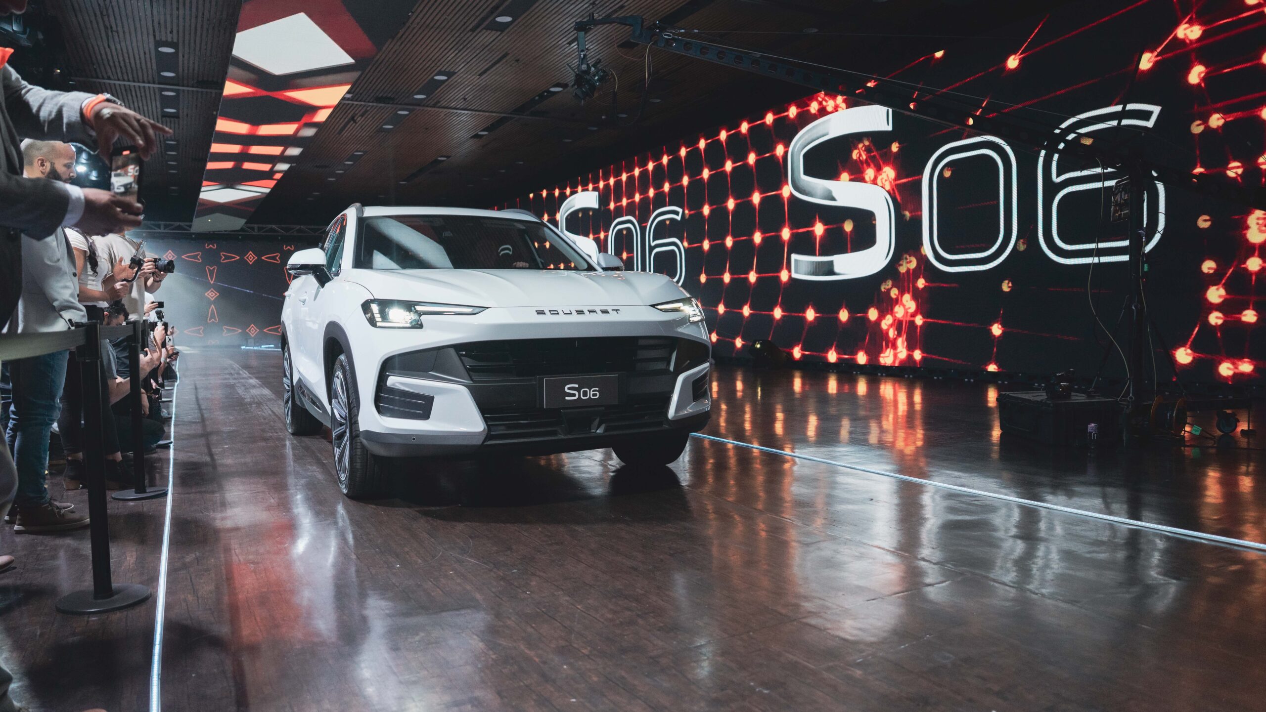 Suzuki estrena su nuevo Fronx como el híbrido más barato del mercado ...