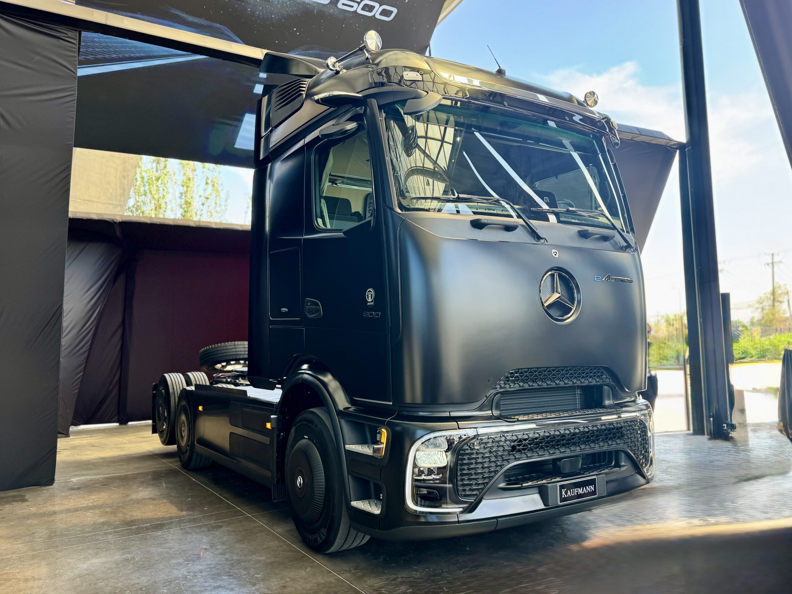 El revolucionario Mercedes-Benz eActros 600 aterriza en Chile