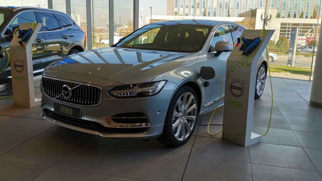 Volvo estrena en Chile sus electrificados híbridos XC60 T8 y S90 T8 - Rutamotor