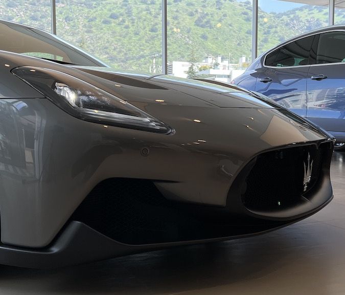 Maserati destapa en Chile el MC20, el más afilado del Tridente